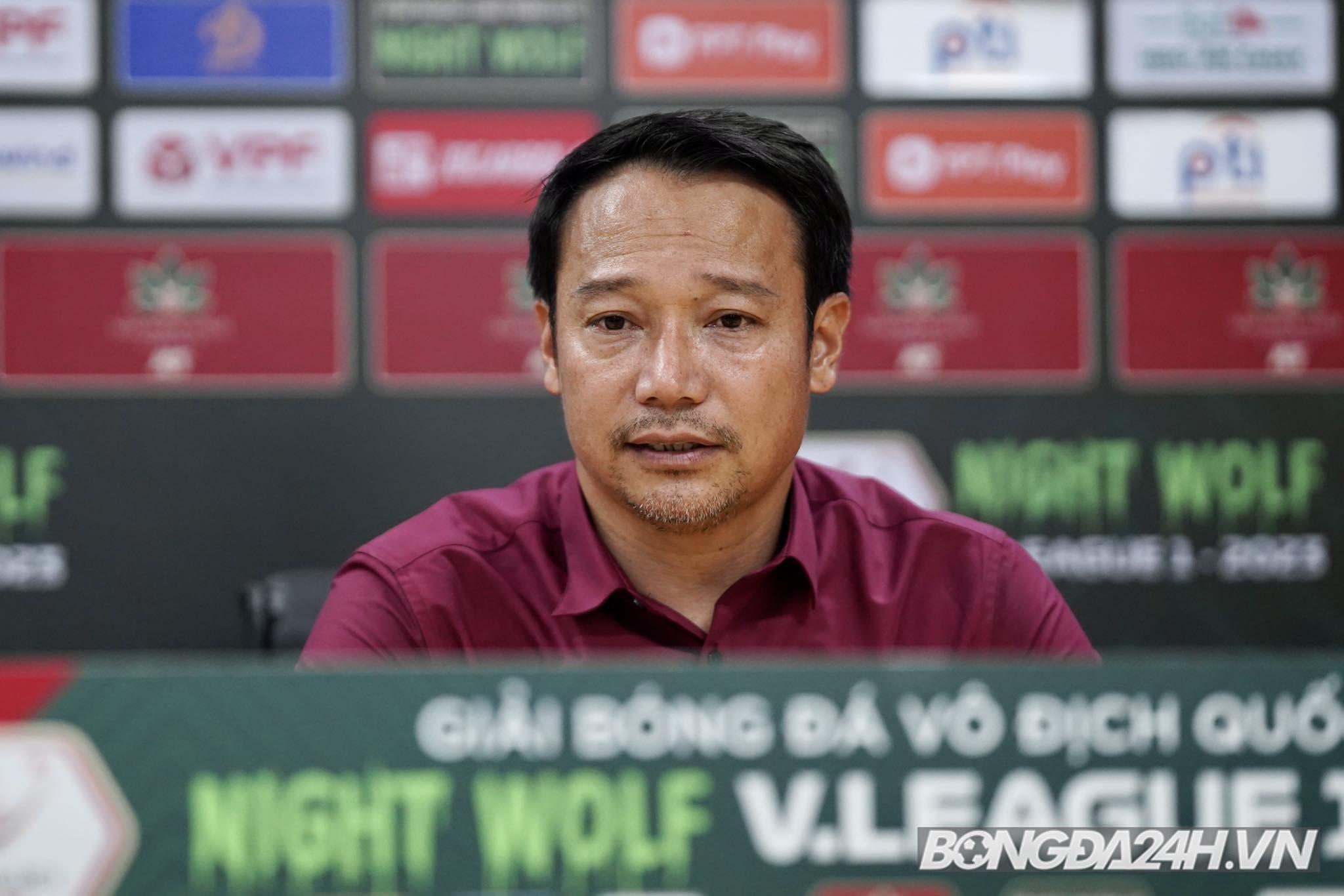 HLV Vũ Hồng Việt nói gì sau màn chia điểm với CLB Viettel?