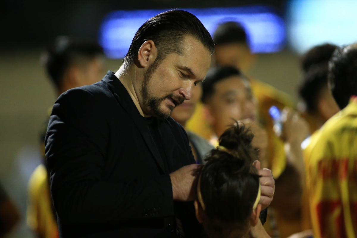 Lý do khiến HLV Popov trượt đề cử HLV xuất sắc nhất V-League