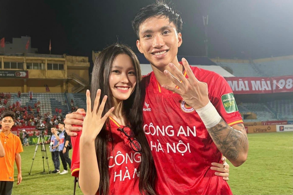 Bốn ngón tay của Đoàn Văn Hậu có ý nghĩa gì trong lễ ăn mừng?