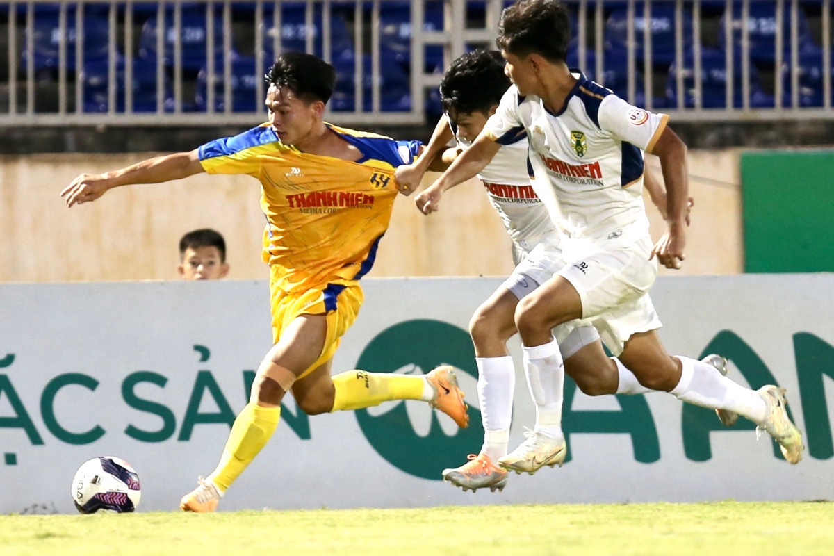 Giữa tin đồn gia nhập CLB CAHN, Hồ Văn Cường vẫn dự U21 Quốc gia