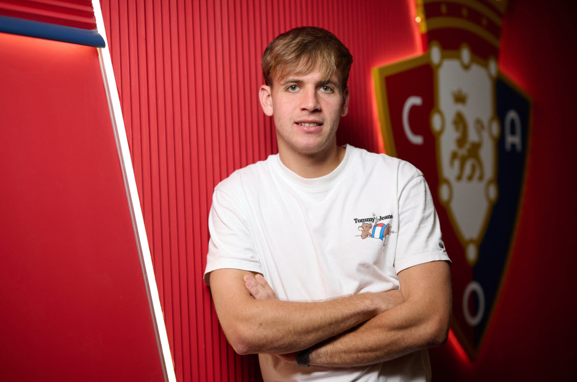 Tiểu sử cầu thủ Pablo Ibanez là tiền vệ phòng ngự của CLB Osasuna