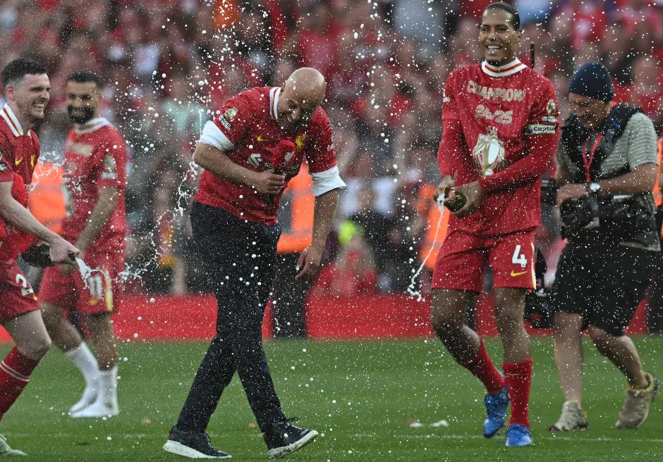 Liverpool mở hội tại Anfield sau khi vô địch EPL trước 4 vòng