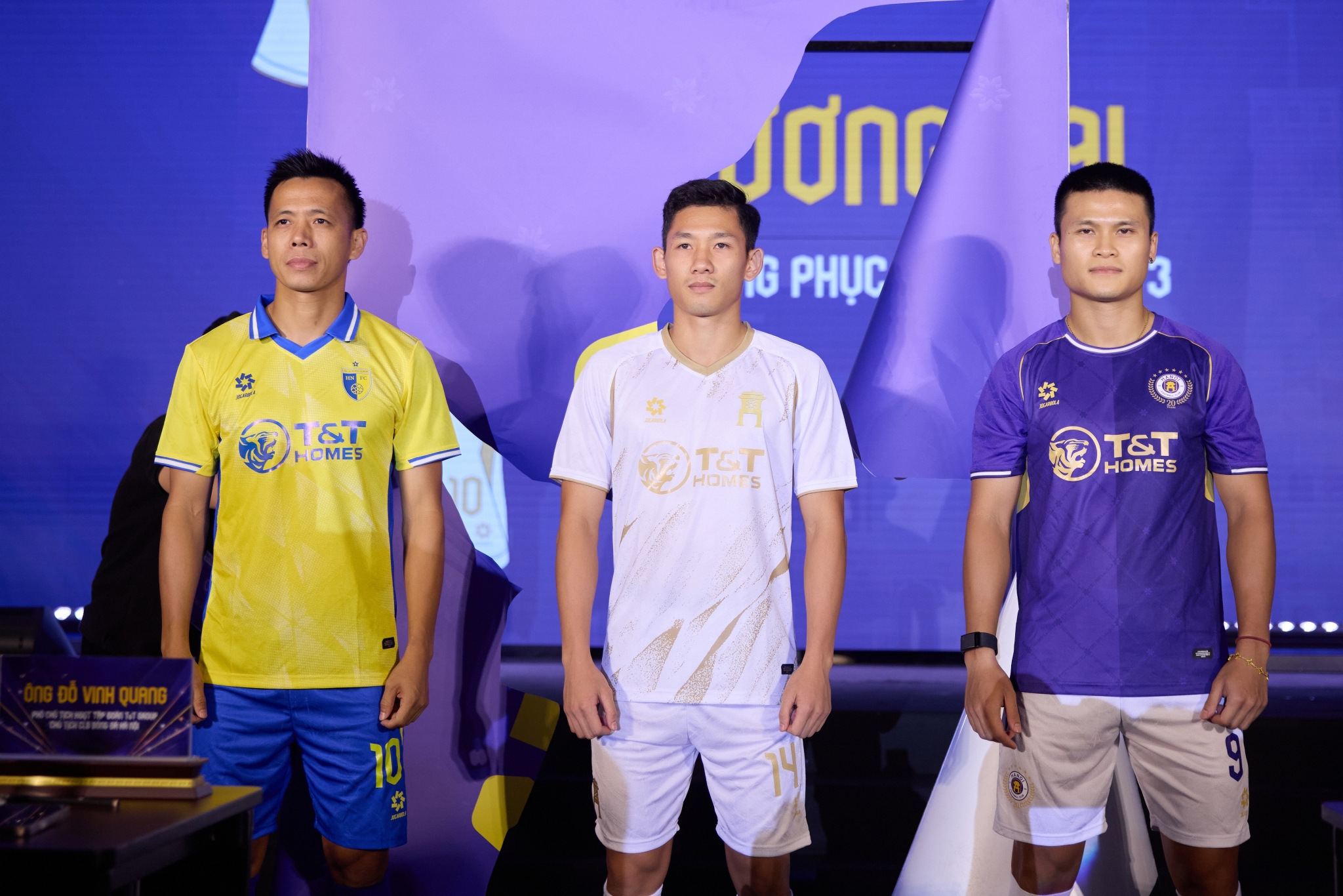 CLB bóng đá Hà Nội khai trương cửa hàng chính thức