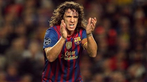 Barca sẽ treo áo số 5 của Carles Puyol, như Milan?