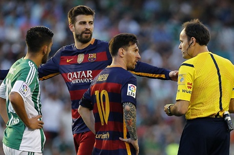 Betis 0-2 Barca: Gặp khó, đã có trọng tài