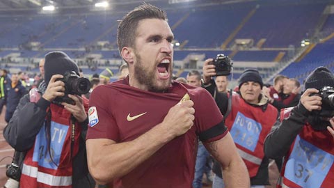 Chuyển nhượng Juventus nhắm mua tiền vệ Strootman