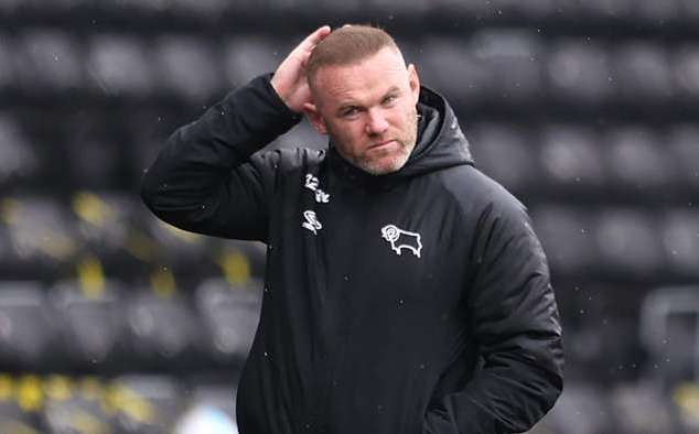 Rooney lộ loạt ảnh vào khách sạn với nhiều cô gái nóng bỏng
