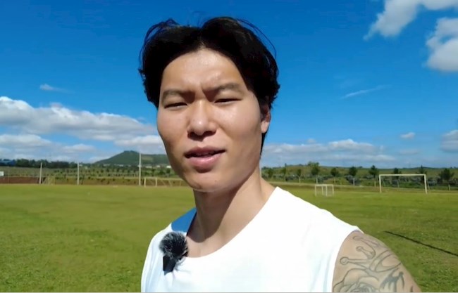 Trung vệ Kim Dong Su review khung cảnh HAGL