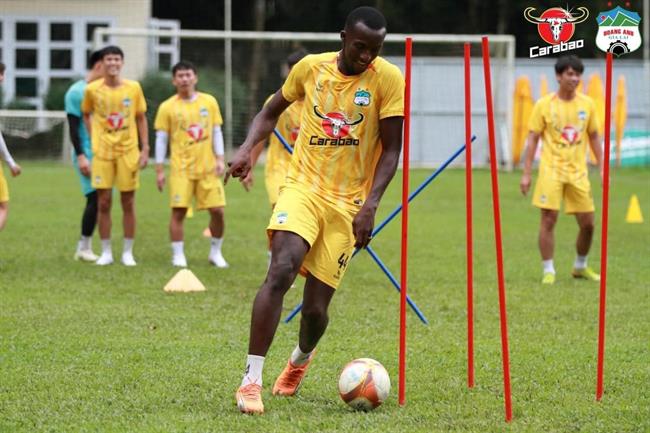 Pape Diakite đăng bài đầy ẩn ý sau khi bị HAGL cắt hợp đồng