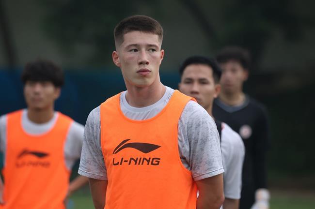 CLB Công an TPHCM trình làng chân sút Việt kiều Williams Lee